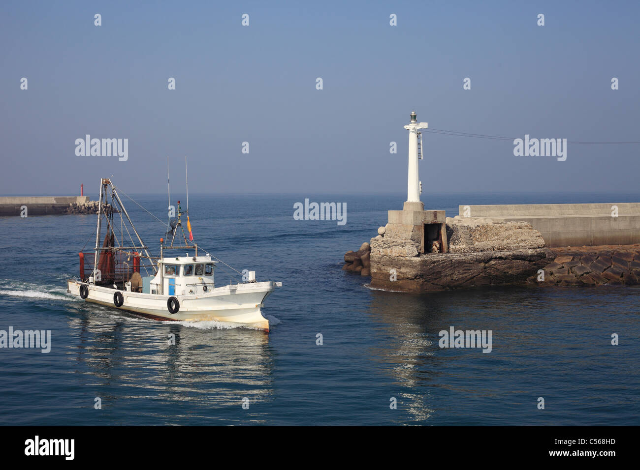Concrete boat jetty hi-res stock photography and images - Alamy