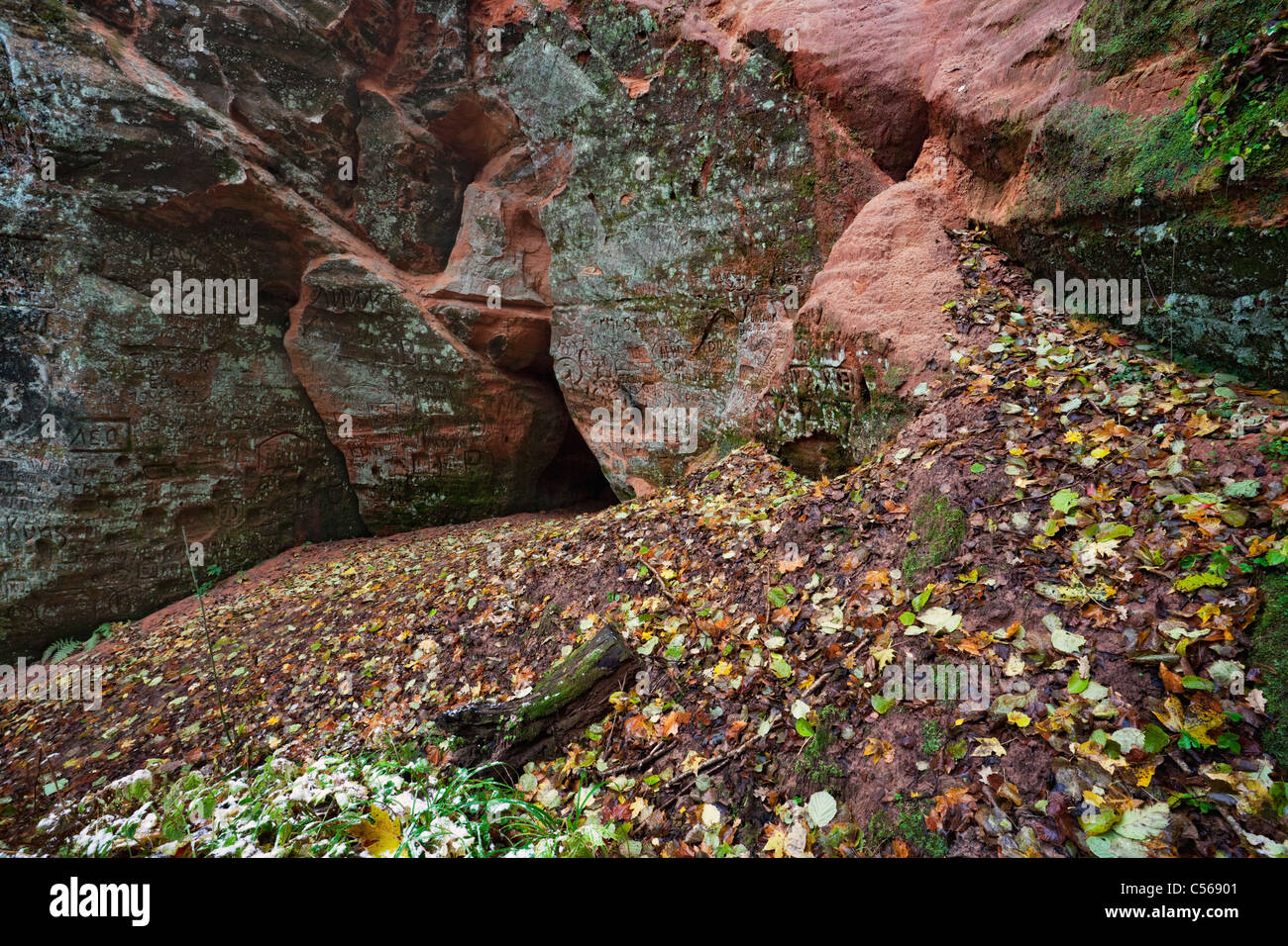 Ravens ravine and cave hi-res stock photography and images - Alamy