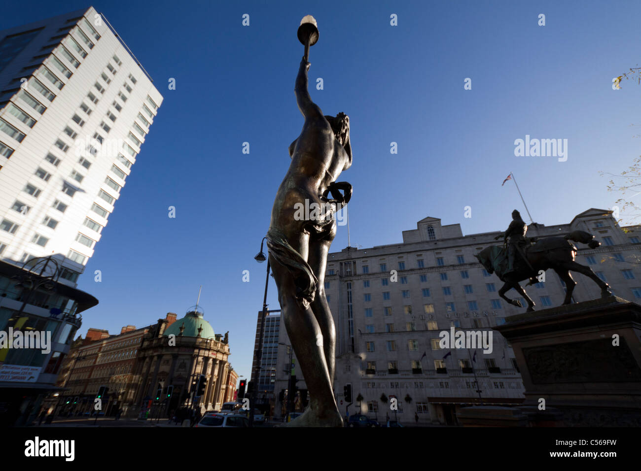 Leeds city square statue hi-res stock photography and images - Alamy