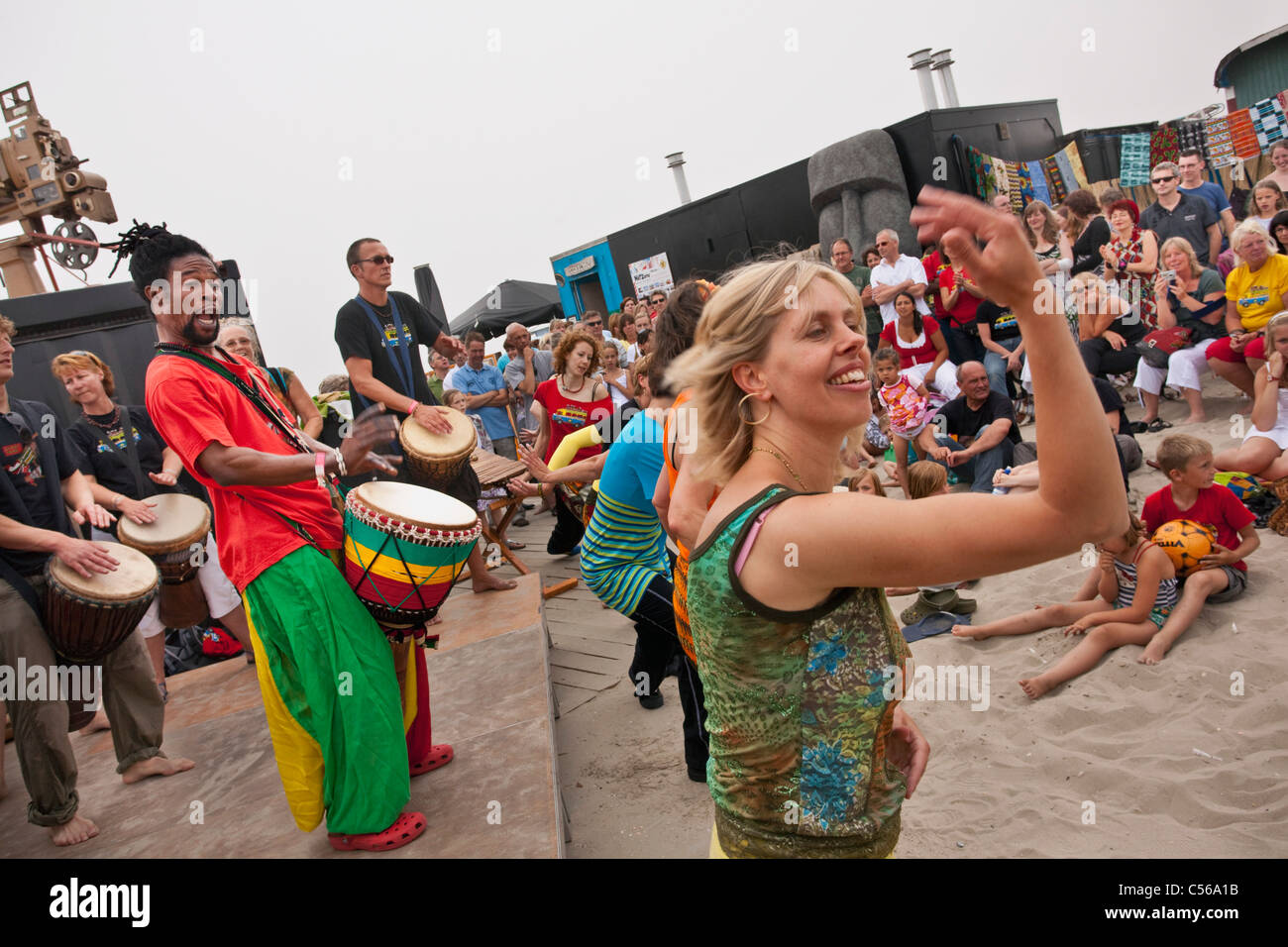 Large african drum hi-res stock photography and images - Alamy