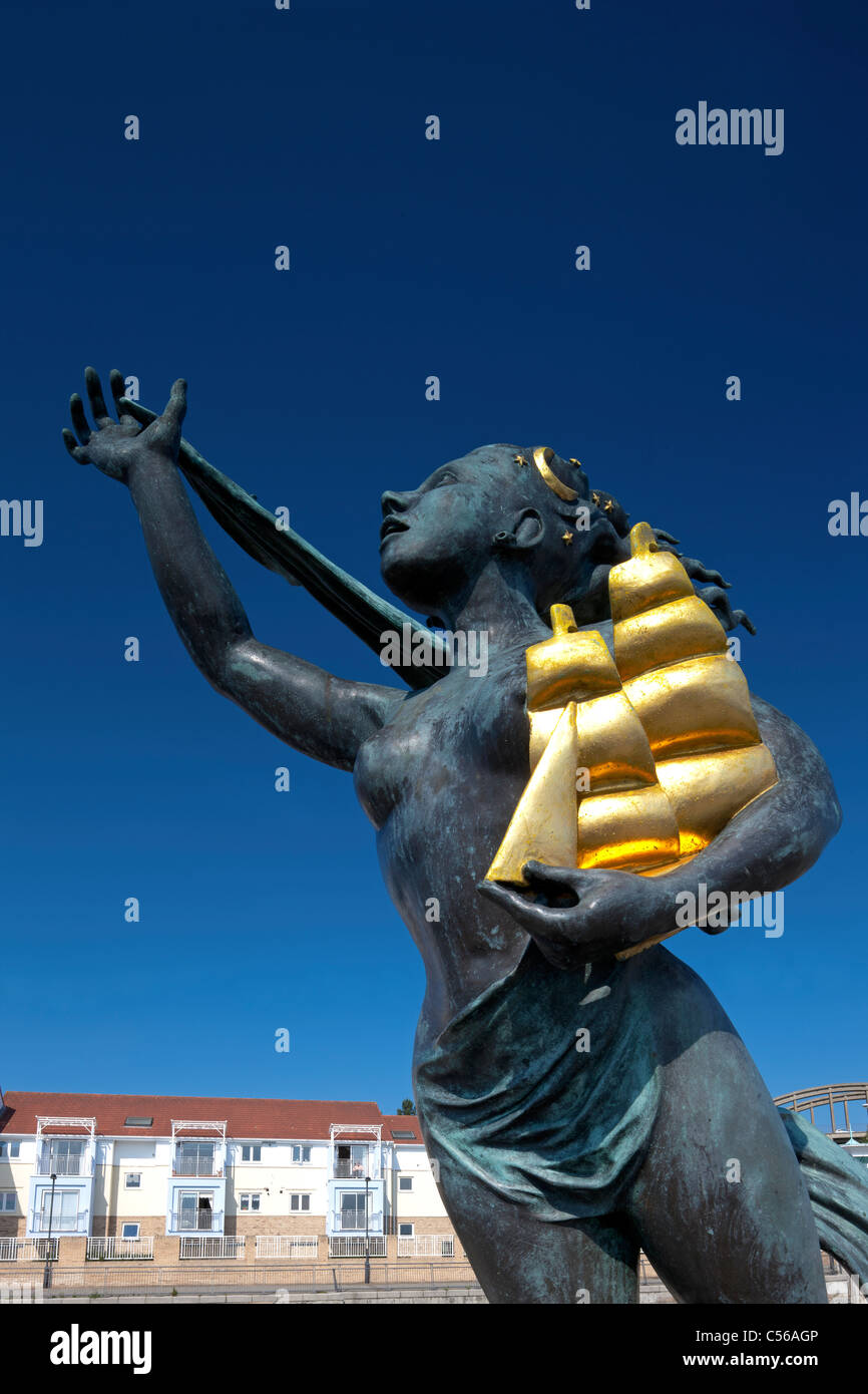 Spirit of south shields statue hi-res stock photography and images - Alamy