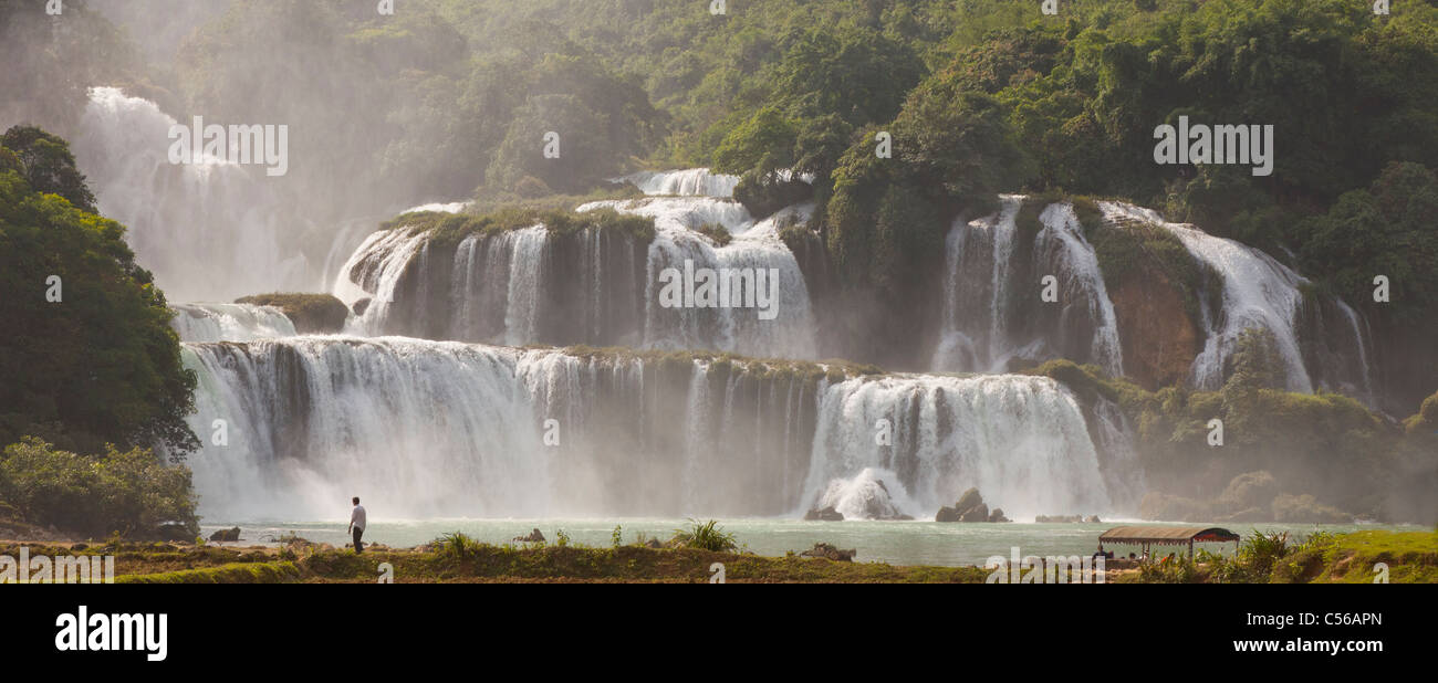 Banyue or Ban Gioc waterfall on the North Vietnamese and Southern ...