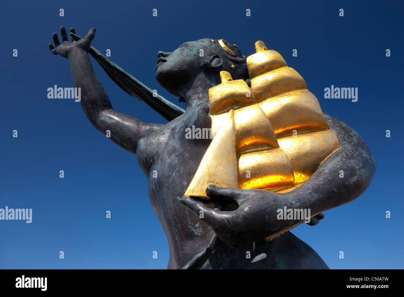 The Spirit of South Shields statue, by Irene Brown, South Shields, Tyne ...
