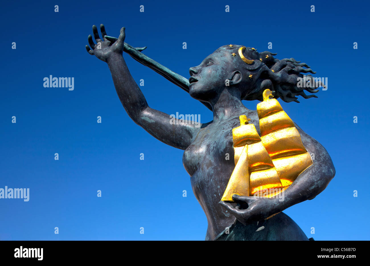 The Spirit of South Shields statue, by Irene Brown, South Shields, Tyne ...