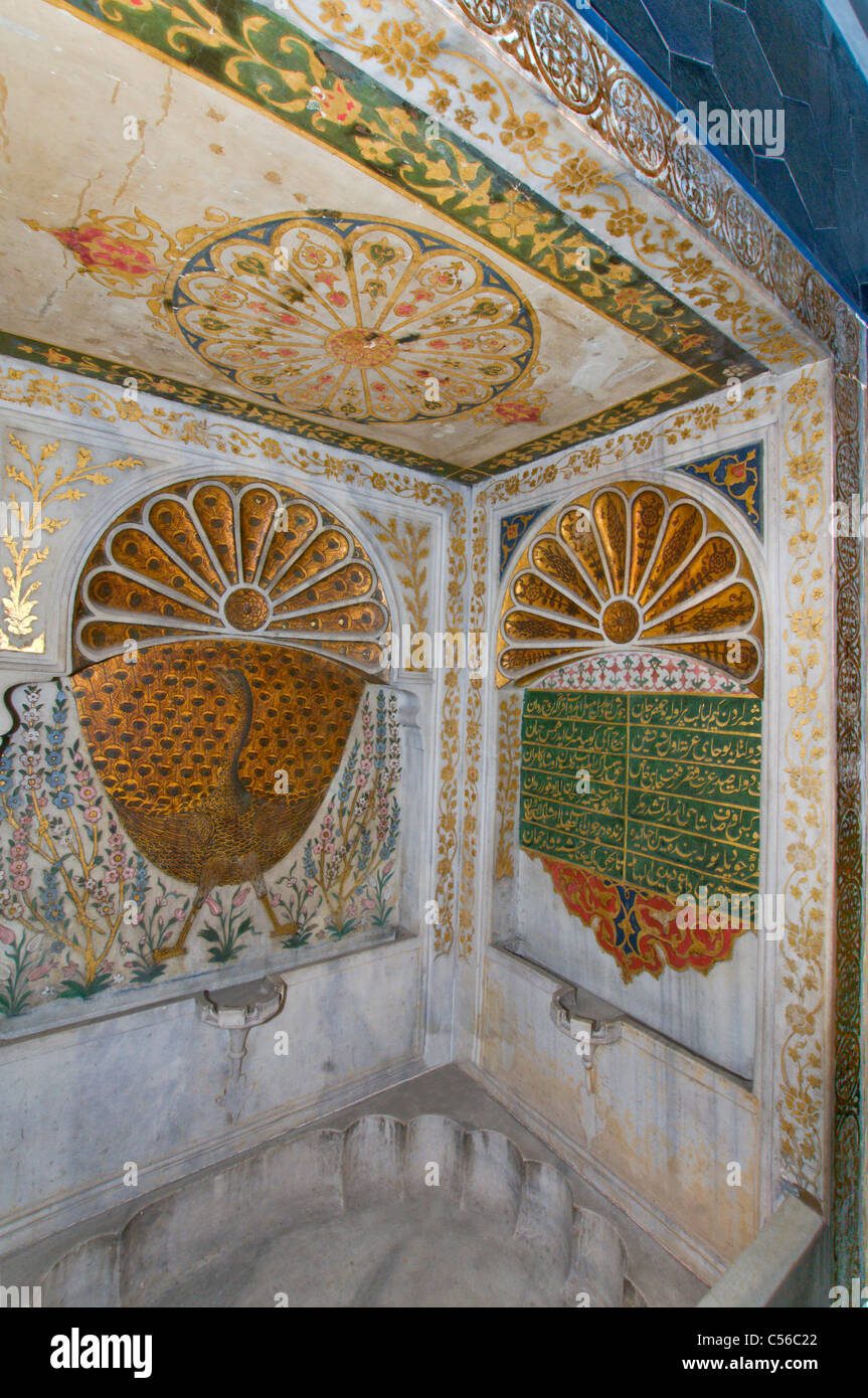 Tiled kiosk istanbul hi-res stock photography and images - Alamy