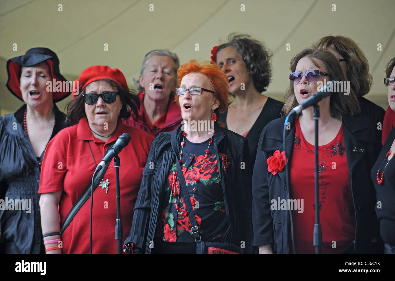 Choir ladies hi-res stock photography and images - Alamy