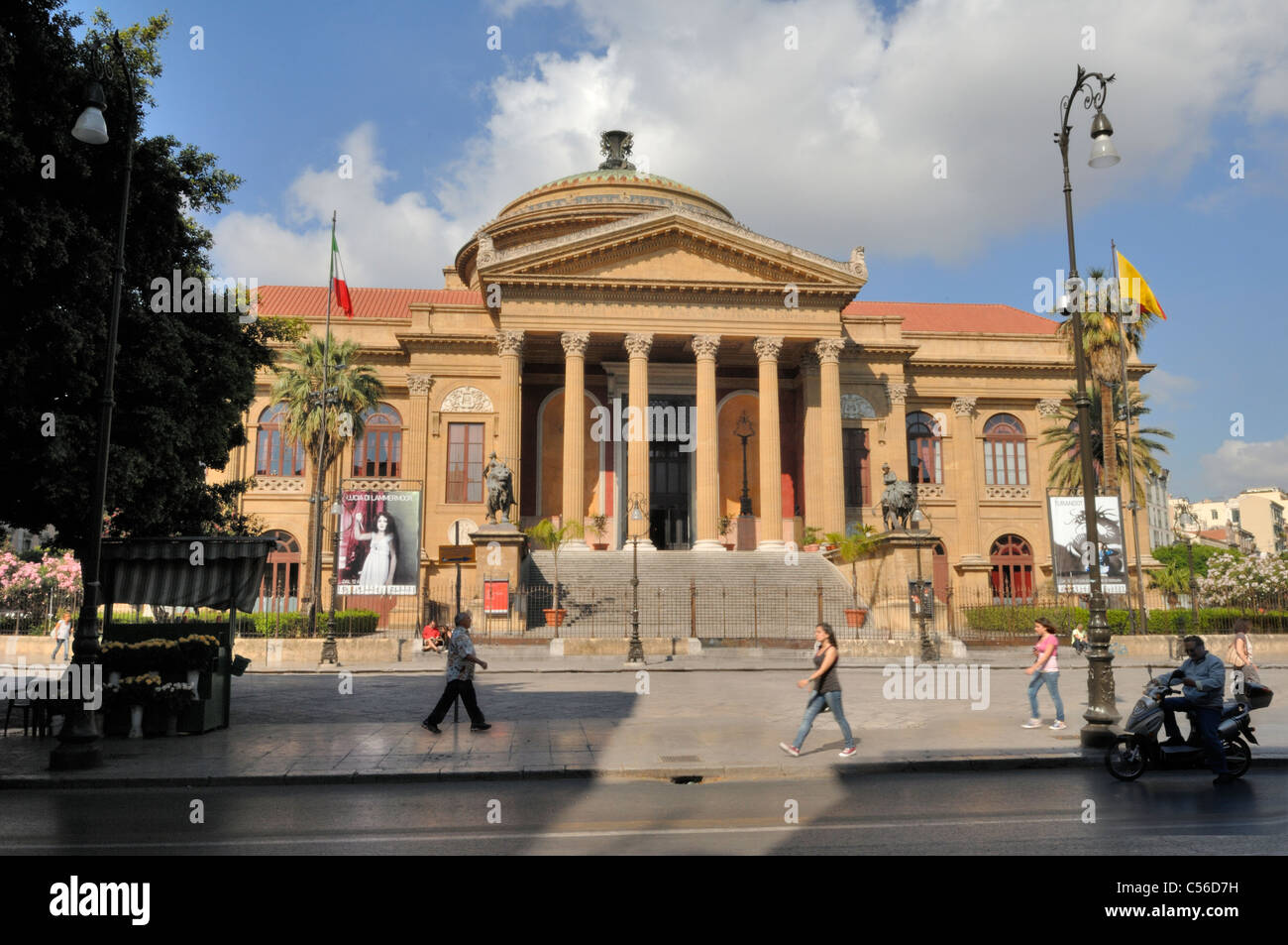 Teatro Massimo in Palermo Stock Photo - Alamy