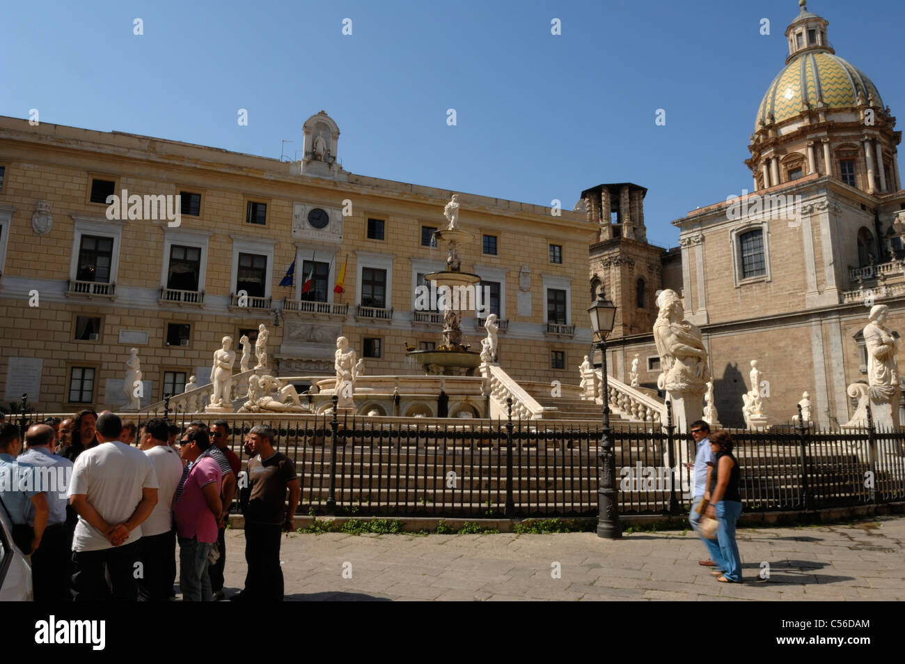 Political gathering hi-res stock photography and images - Alamy