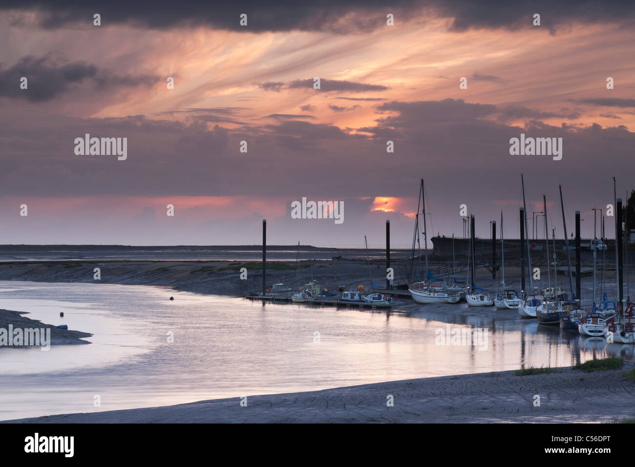 Sunset through the clouds over the River Brue estuary Stock Photo - Alamy