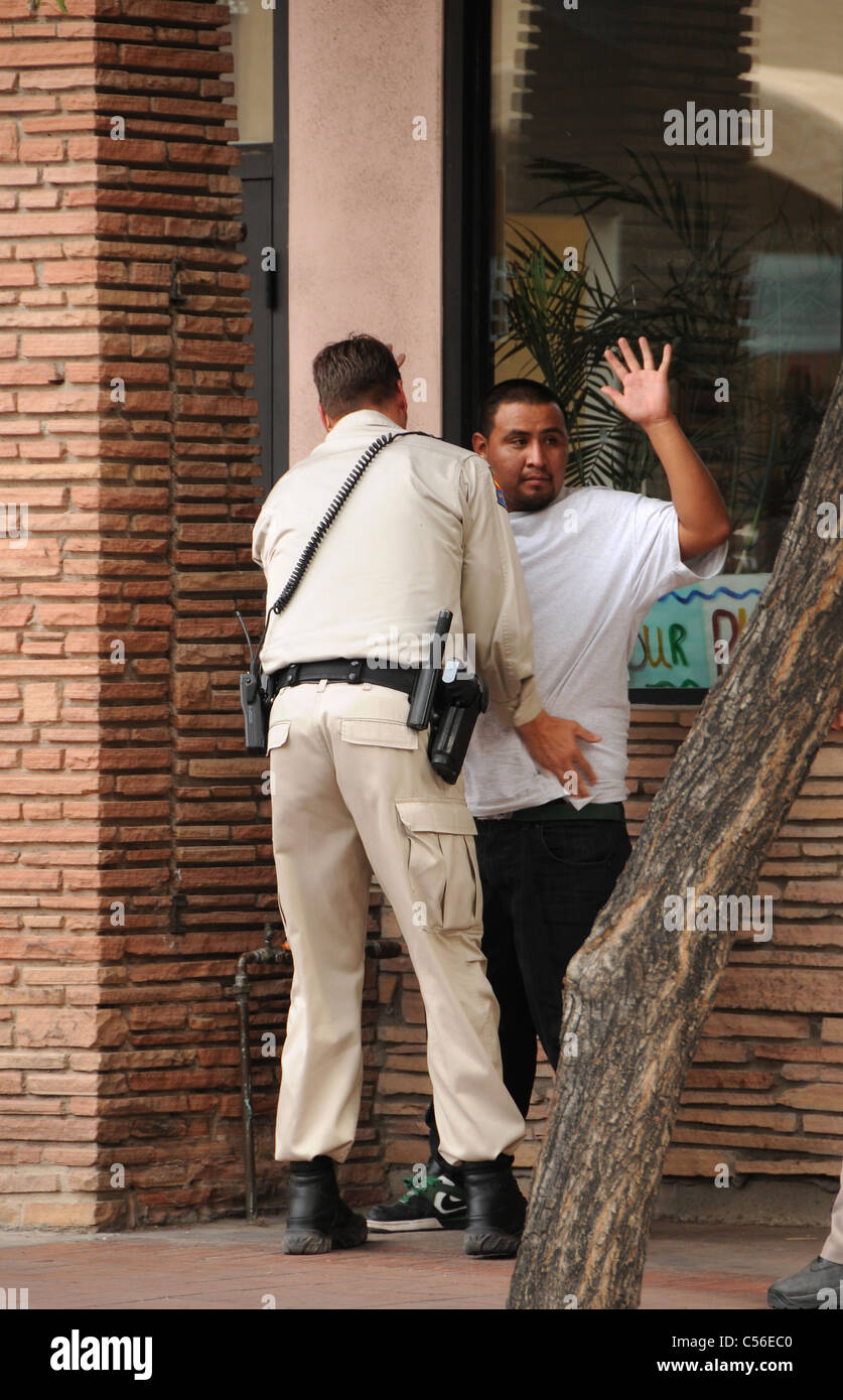 Police officer weapon usa hi-res stock photography and images - Alamy