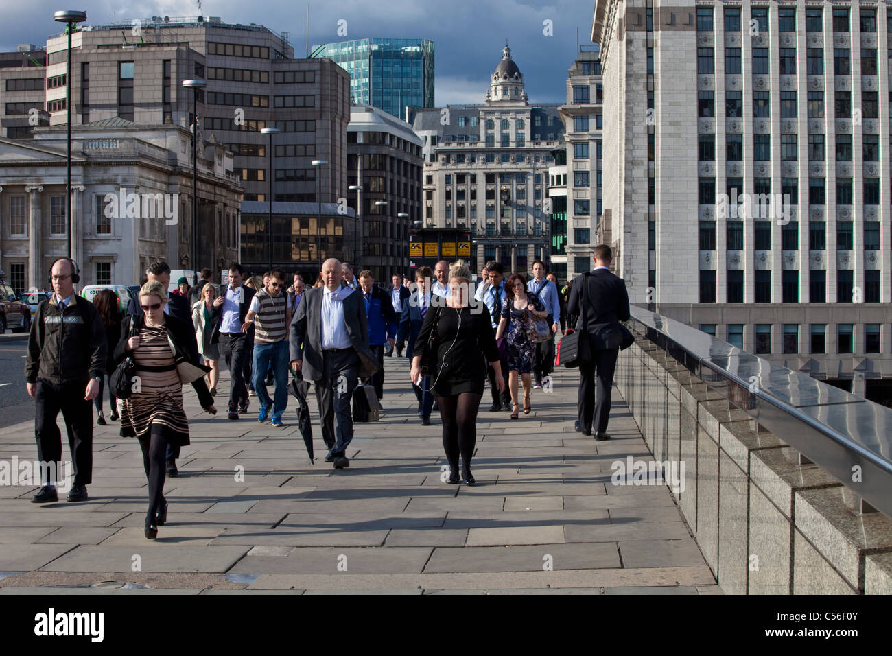 Commuters crossing London Bridge on their way home, London, England ...