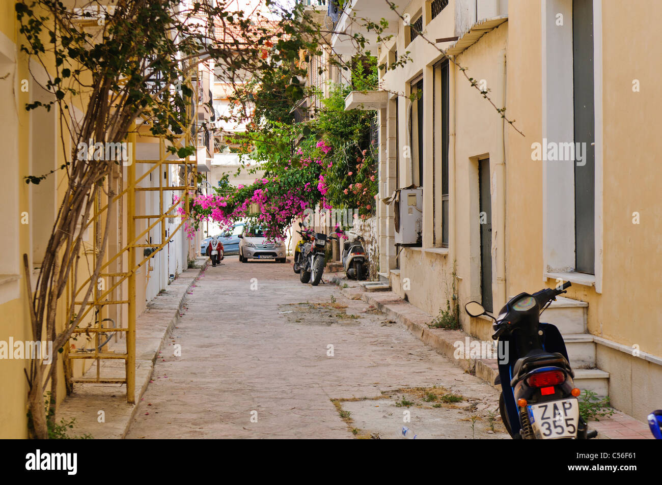 Street in the Greek town of Zakynthos Stock Photo - Alamy