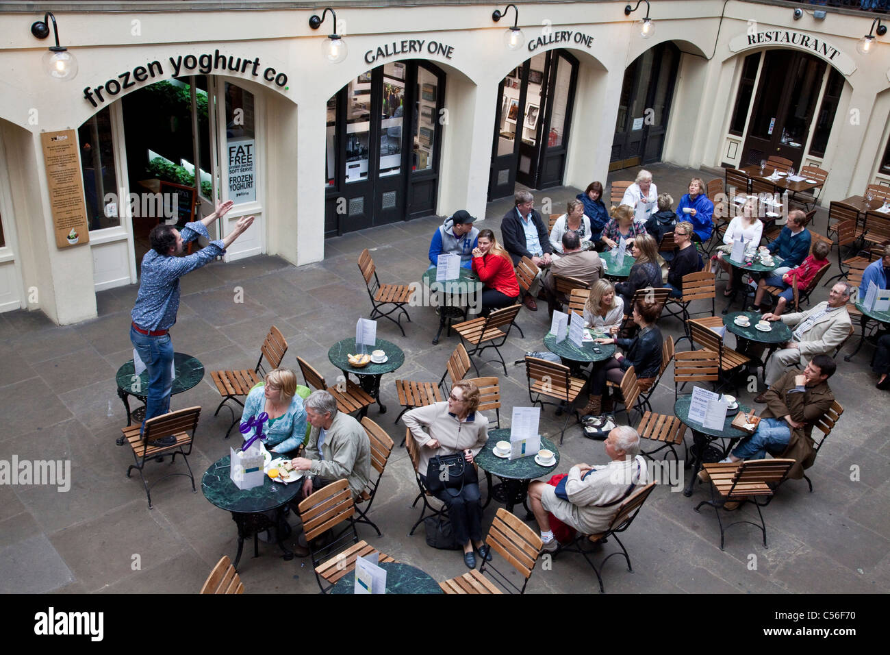 Opera singer performing, Covent Garden, London, England Stock Photo - Alamy
