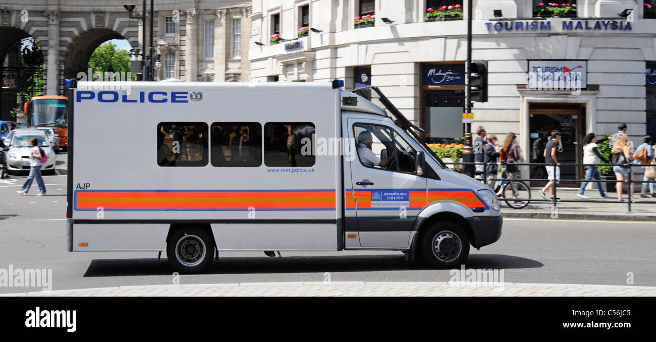 British transport police van hi-res stock photography and images - Alamy
