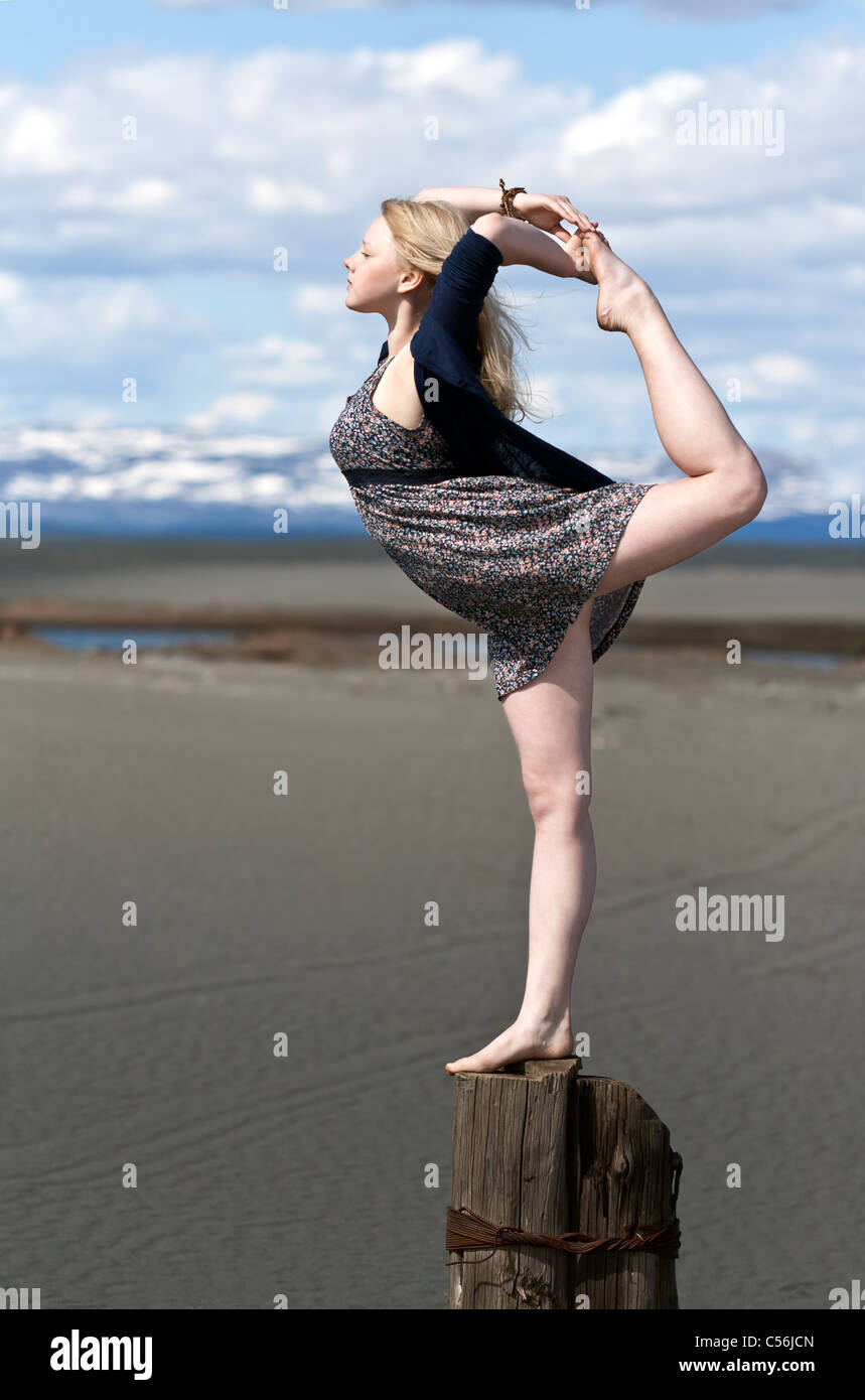 Female gymnast standing on one leg hi-res stock photography and images ...