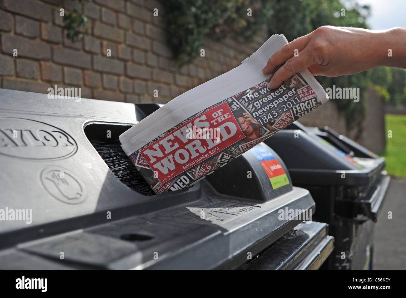 Uk red top tabloid newspapers hi-res stock photography and images - Alamy