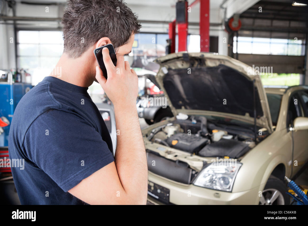 Mechanic car discuss hi-res stock photography and images - Alamy
