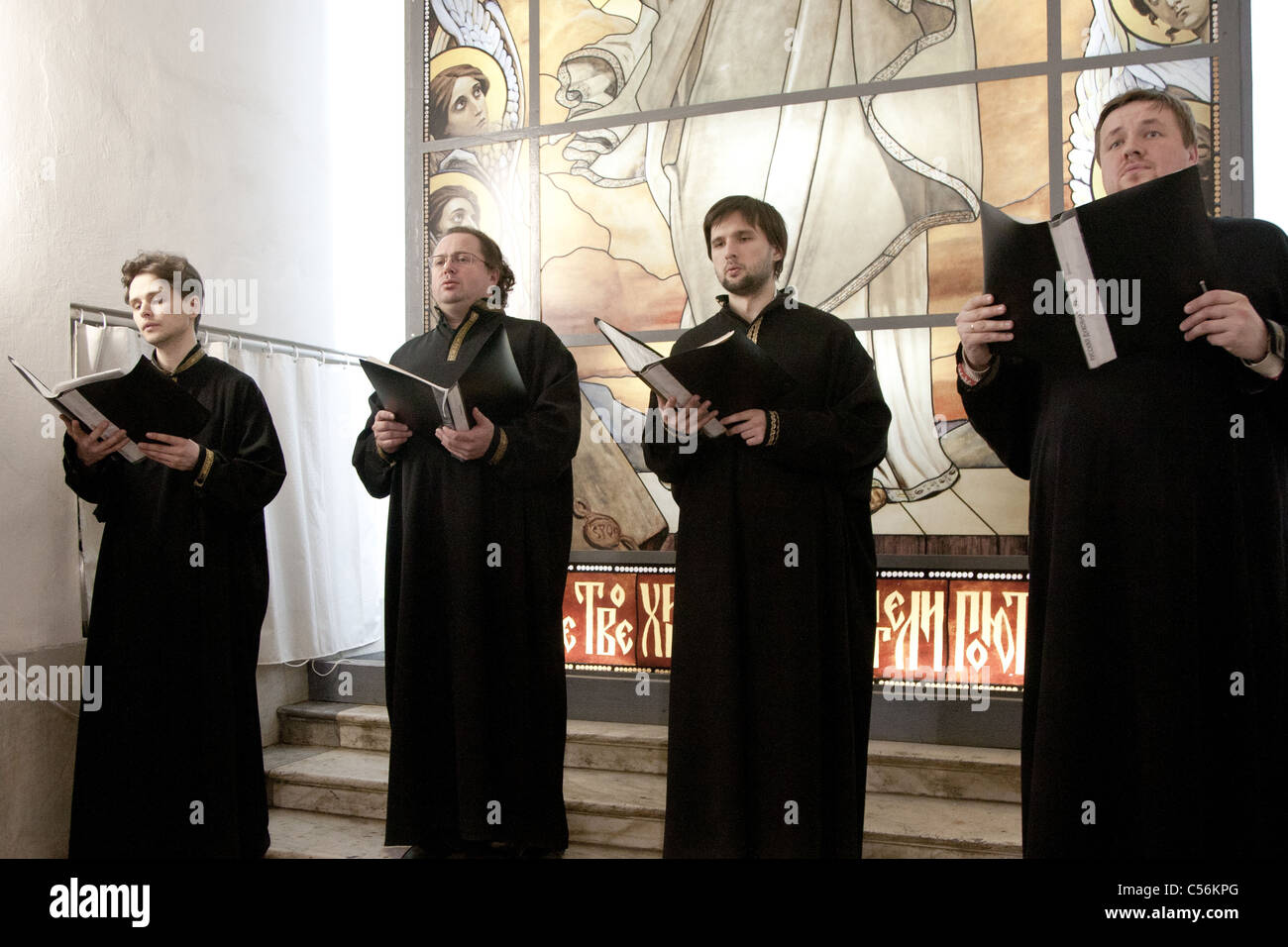 Monks singing hi-res stock photography and images - Alamy