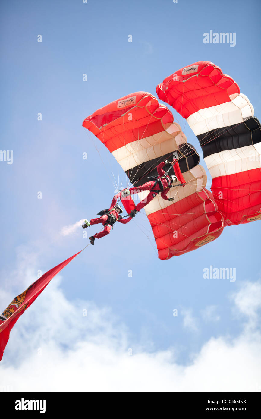 Red devils skydive hi-res stock photography and images - Alamy