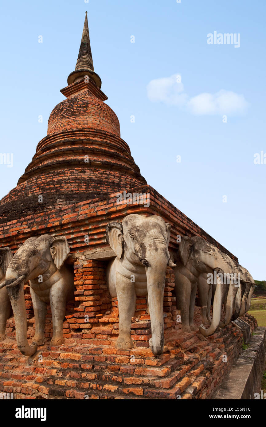 Wat Sorasak, Sukhothai, Thailand Stock Photo - Alamy