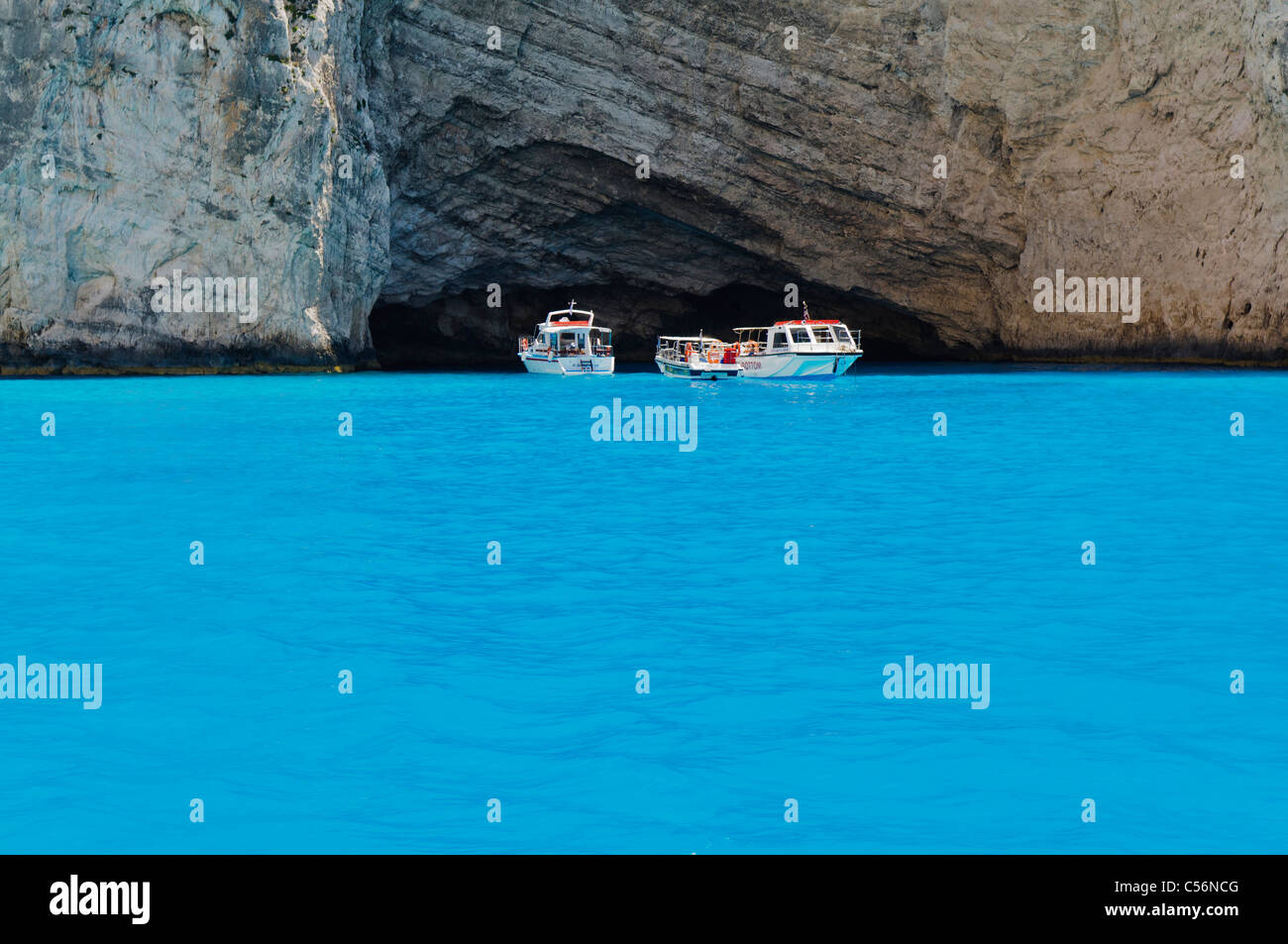 Boat in a cave hi-res stock photography and images - Alamy