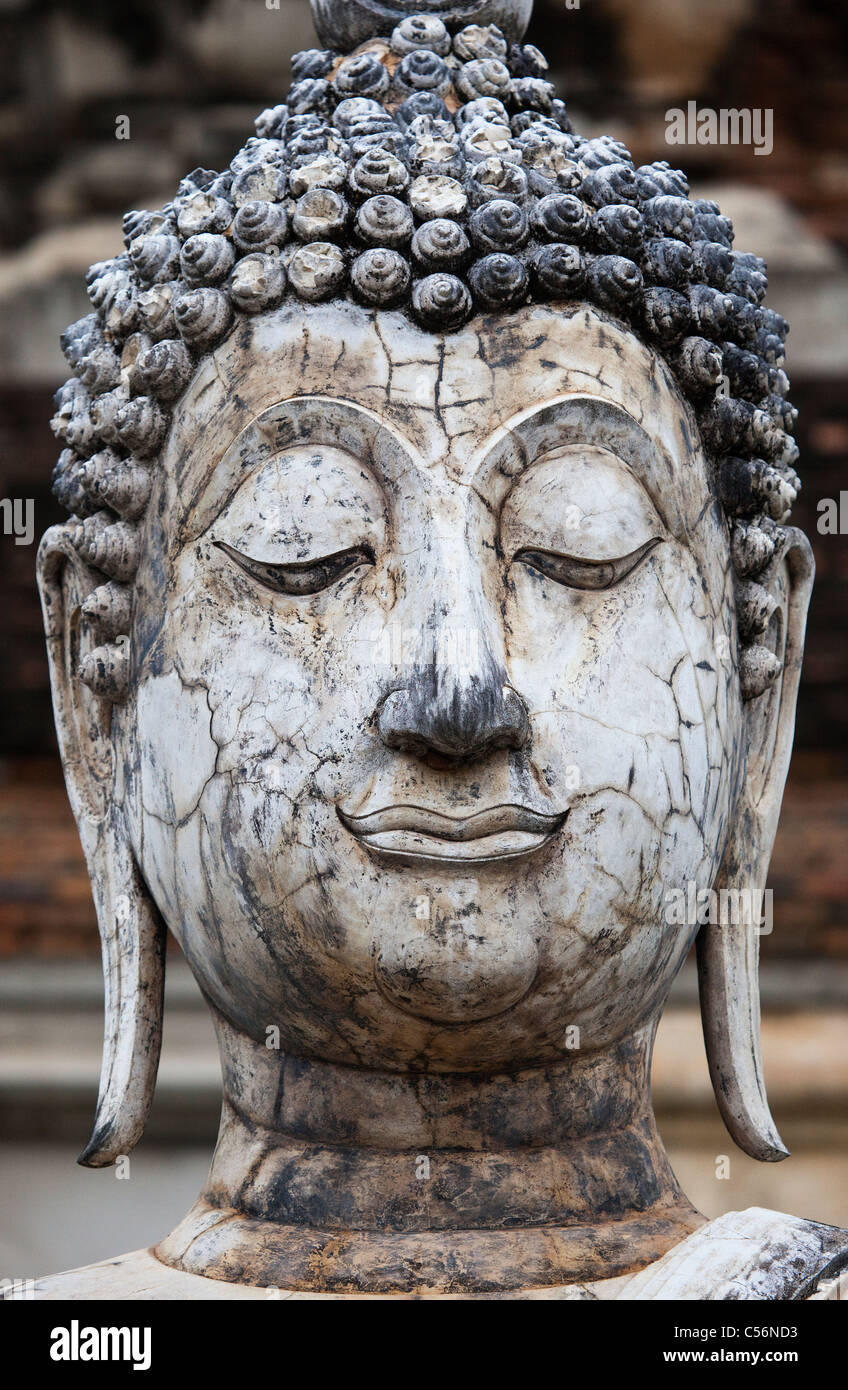 Statue of buddhas head hi-res stock photography and images - Alamy