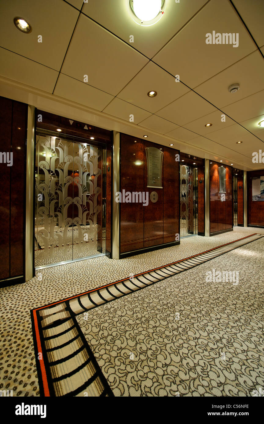 Cunard cruise ship interior hi-res stock photography and images - Alamy