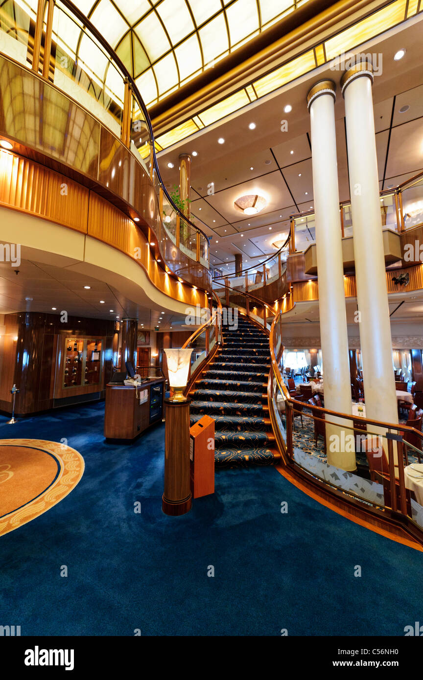 The lavish setting of the Britannia Restaurant on the Queen Mary 2 ...