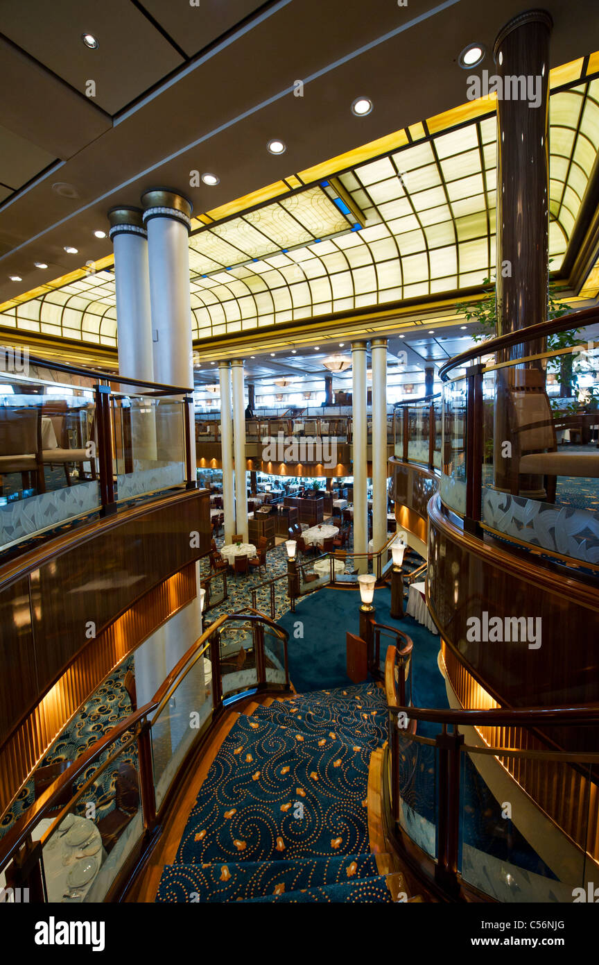 The lavish setting of the Britannia Restaurant on the Queen Mary 2 ...