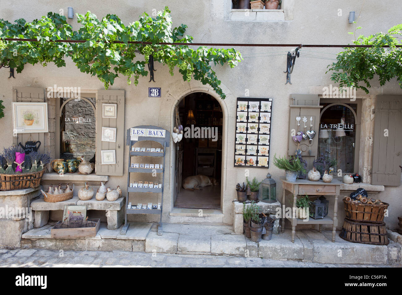 Pitoresque French store front in Arles Stock Photo - Alamy