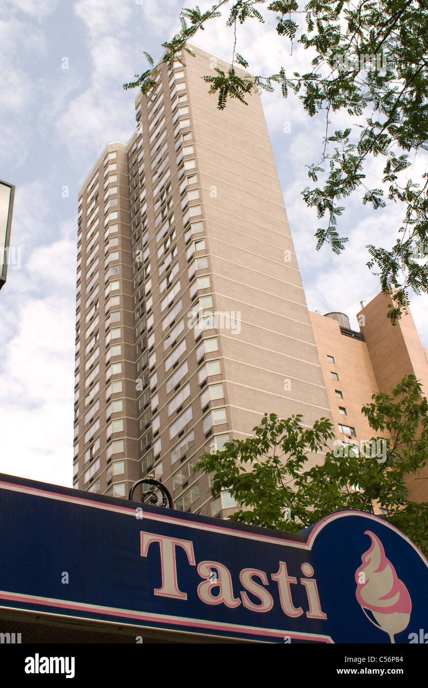 Restaurant ice cream sign on 86th Street in midtown Manhattan Stock ...