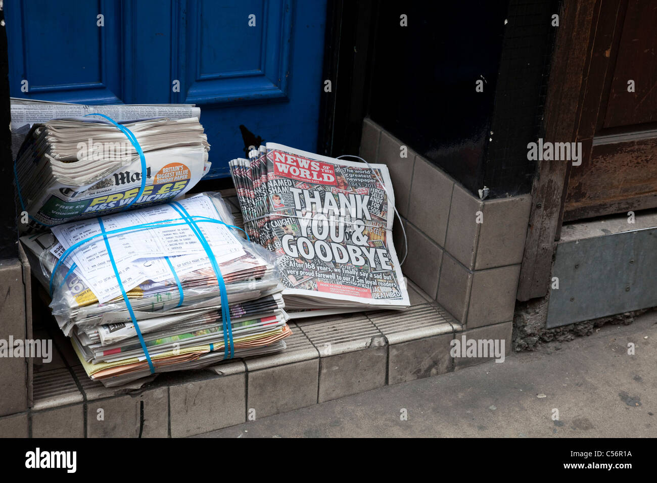 Uk red top tabloid newspapers hi-res stock photography and images - Alamy