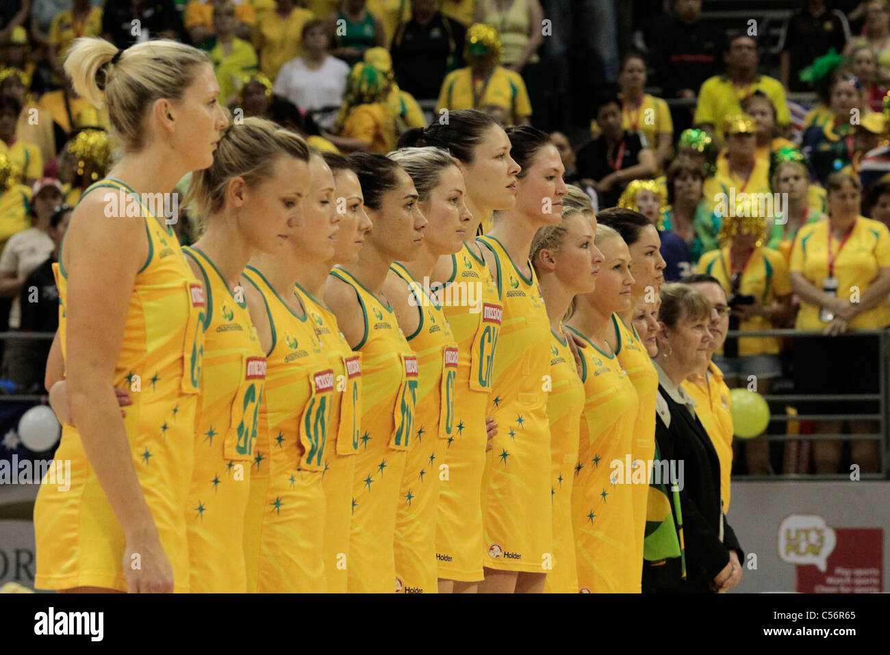 Netball player hi-res stock photography and images - Alamy