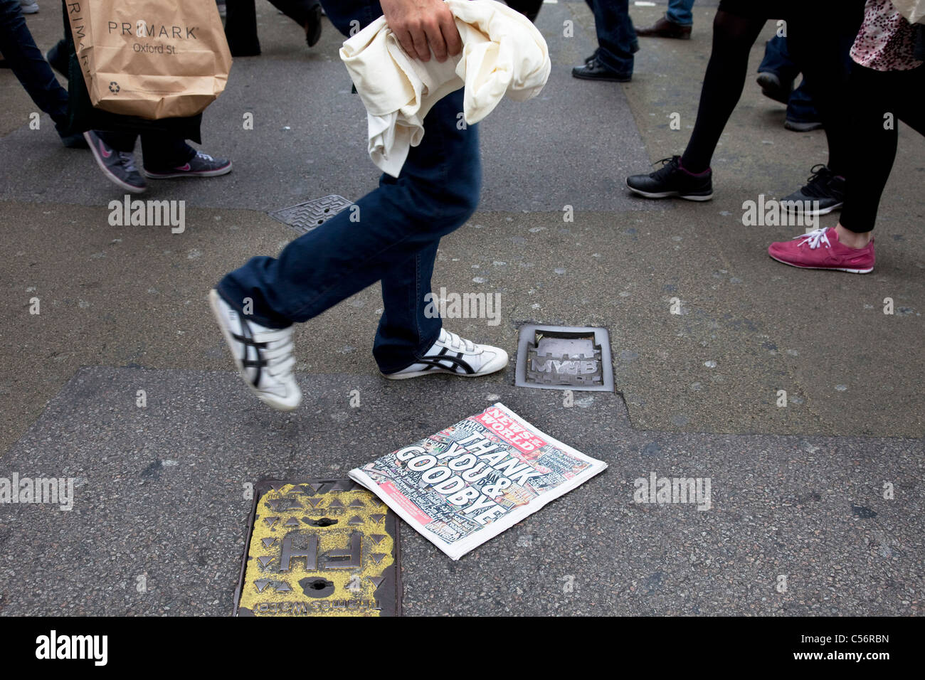 Uk red top tabloid newspapers hi-res stock photography and images - Alamy