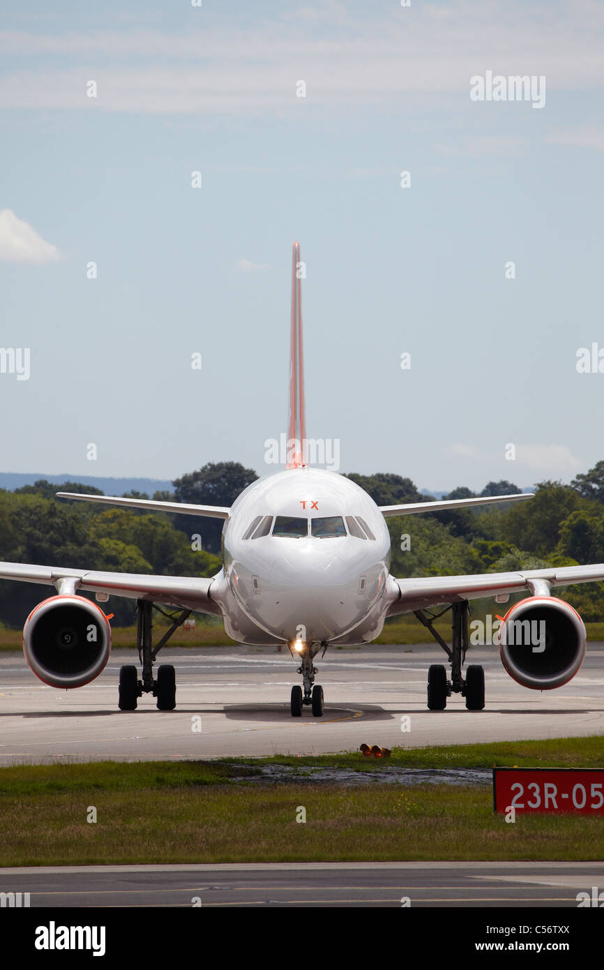 Easyjet airbus a320 hi-res stock photography and images - Alamy