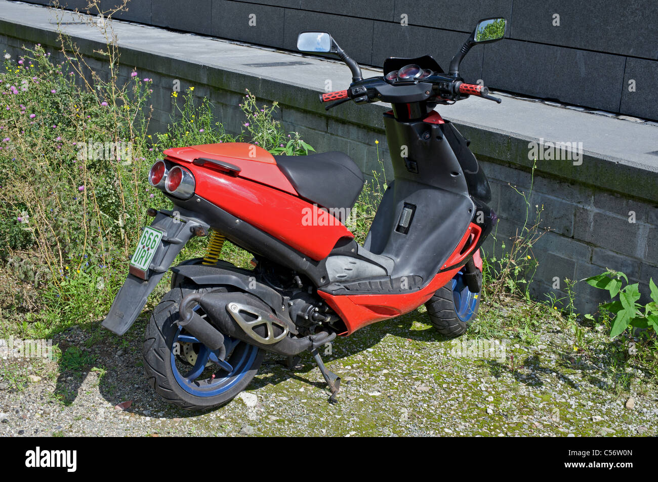 Italian moped hi-res stock photography and images - Alamy