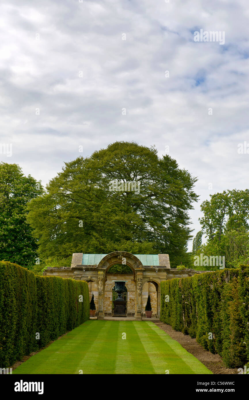 Sculpture in the park of Hever Castle; Skulptur im Park von Hever ...