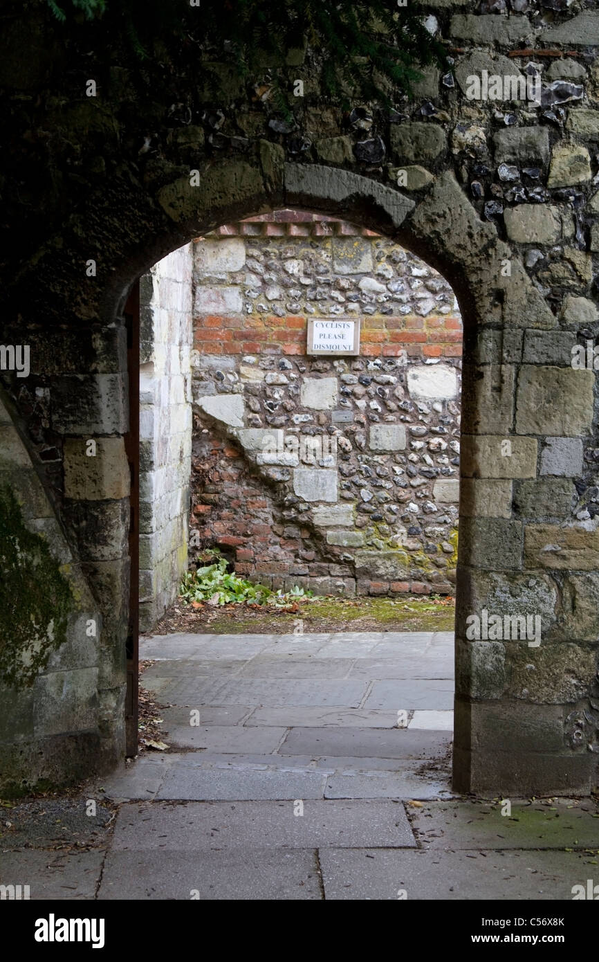Medieval archway hi-res stock photography and images - Alamy