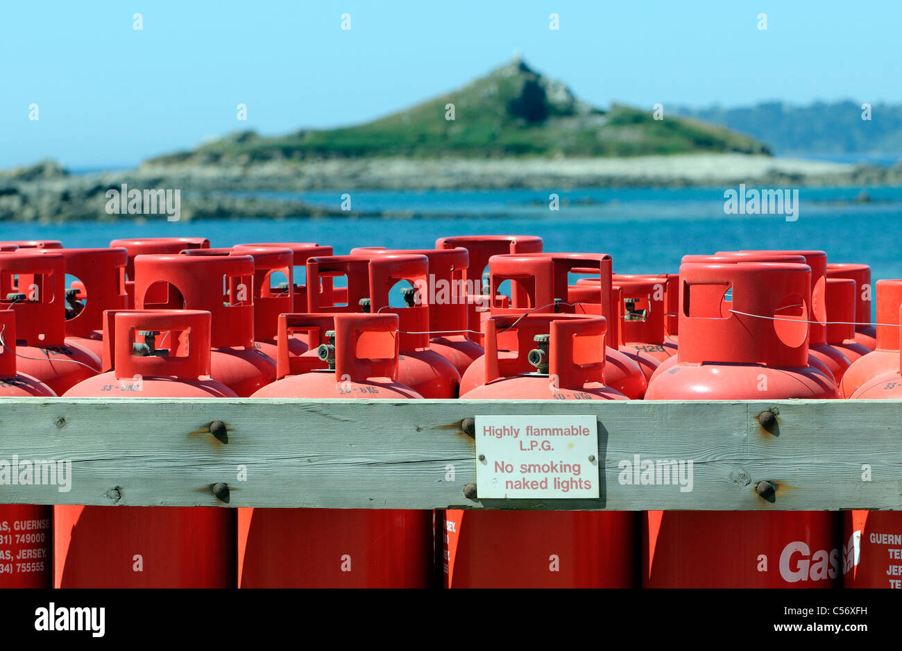 Red gas cylinders hi-res stock photography and images - Alamy