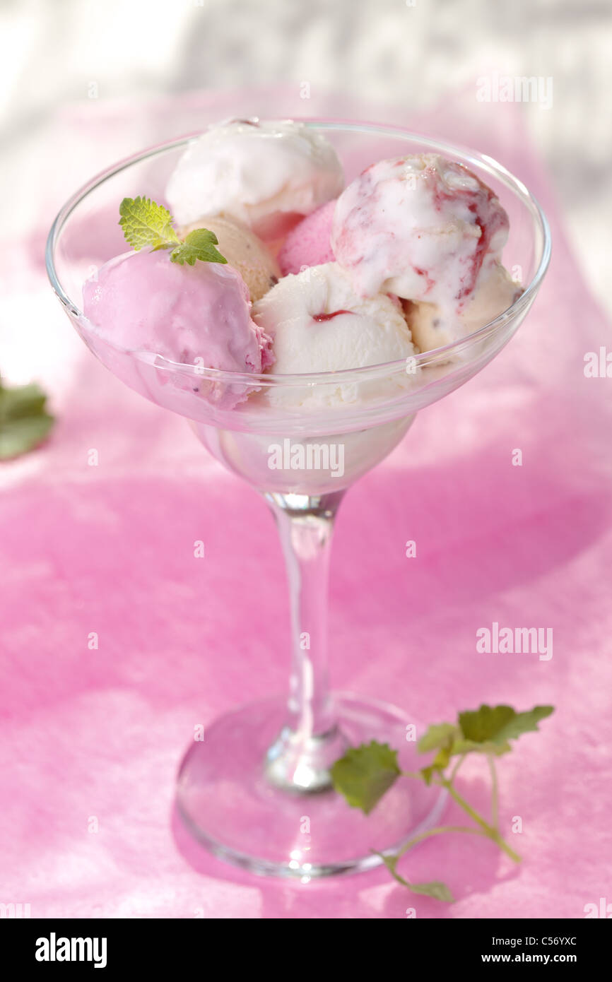Scoop of ice cram hi-res stock photography and images - Alamy