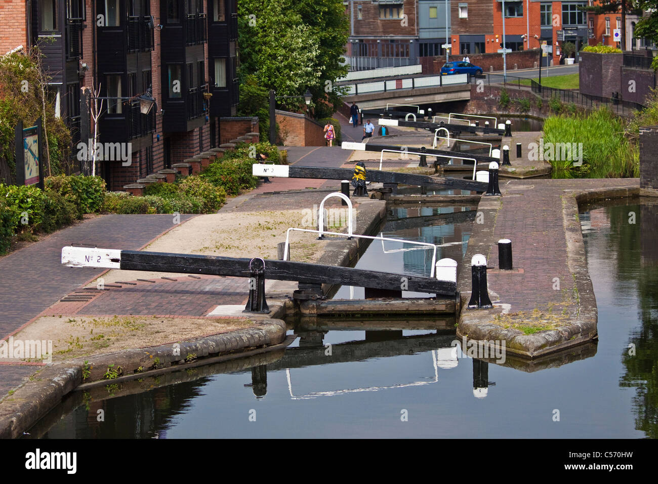 Birmingham canal locks hi-res stock photography and images - Alamy