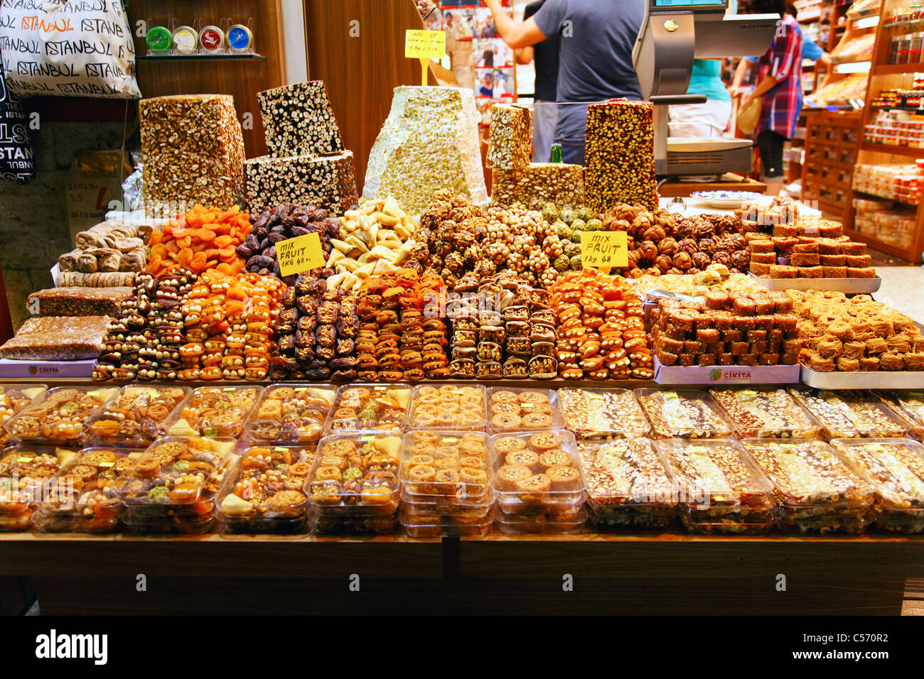 Dry fruits shop hi-res stock photography and images - Alamy