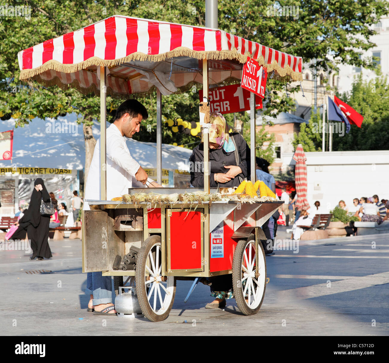 Roasted corn cart hi-res stock photography and images - Alamy