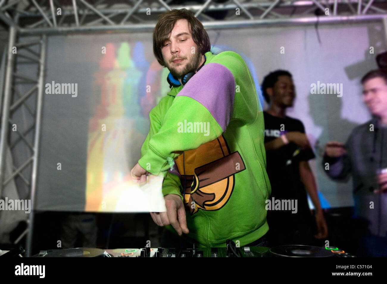 Loud sync hi-res stock photography and images - Alamy