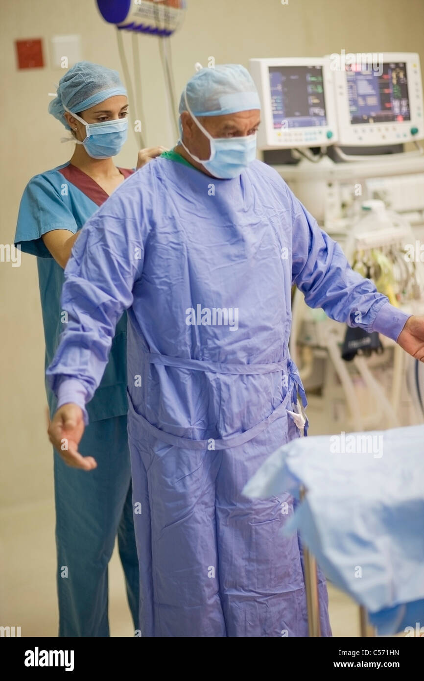 Operating Room Nurse Stock Photos & Operating Room Nurse Stock Images ...