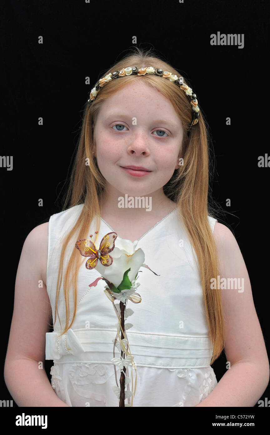 Smiling flower girl in wedding Stock Photo - Alamy