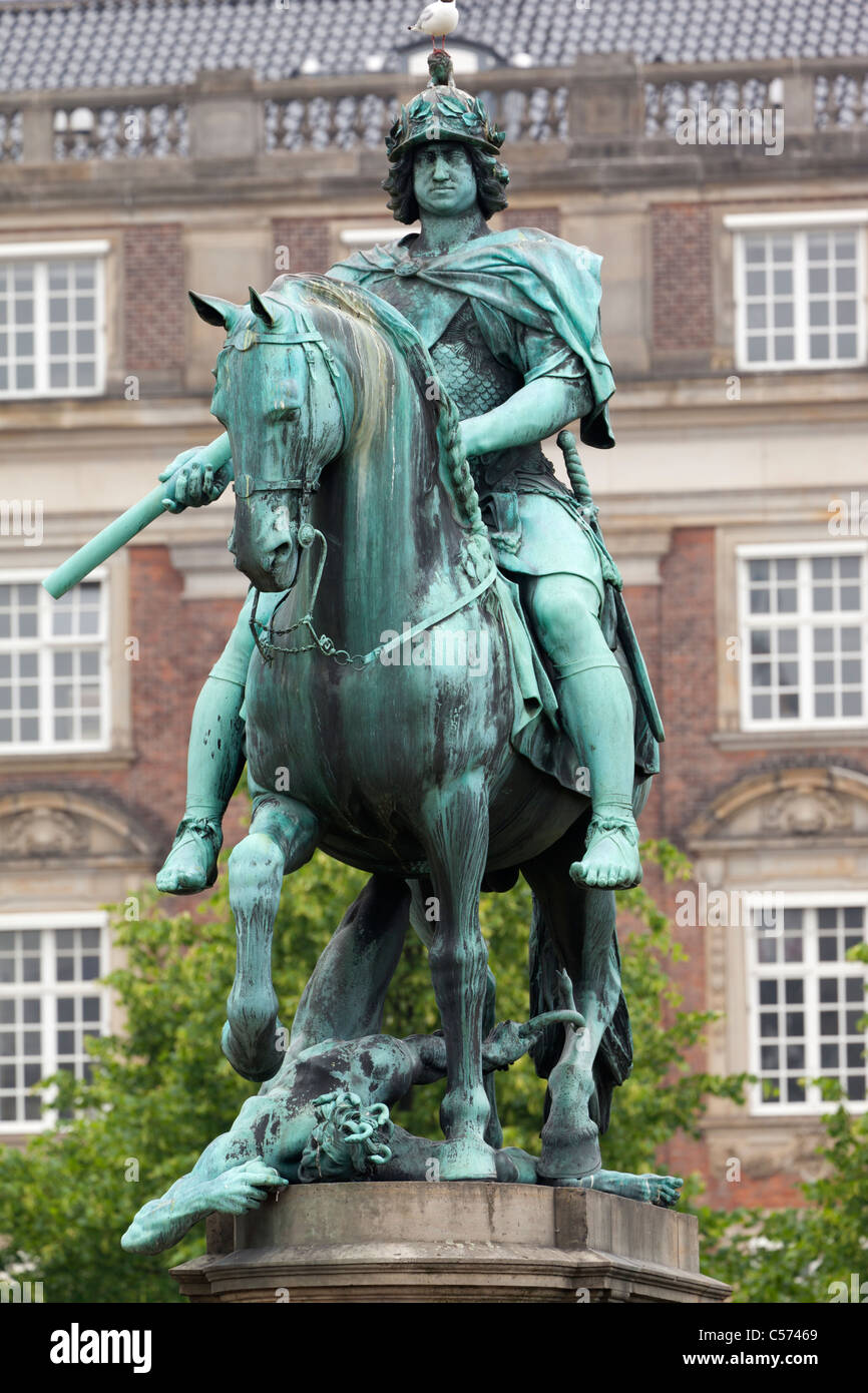 Statue christian v hi-res stock photography and images - Alamy