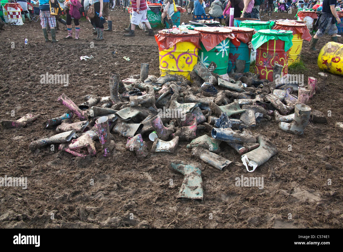 Thrown away shoes hi-res stock photography and images - Alamy