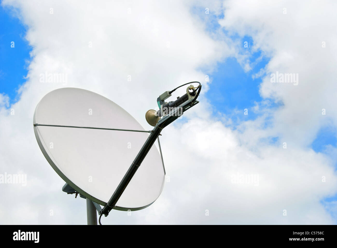 Satellite broadcasting hi-res stock photography and images - Alamy