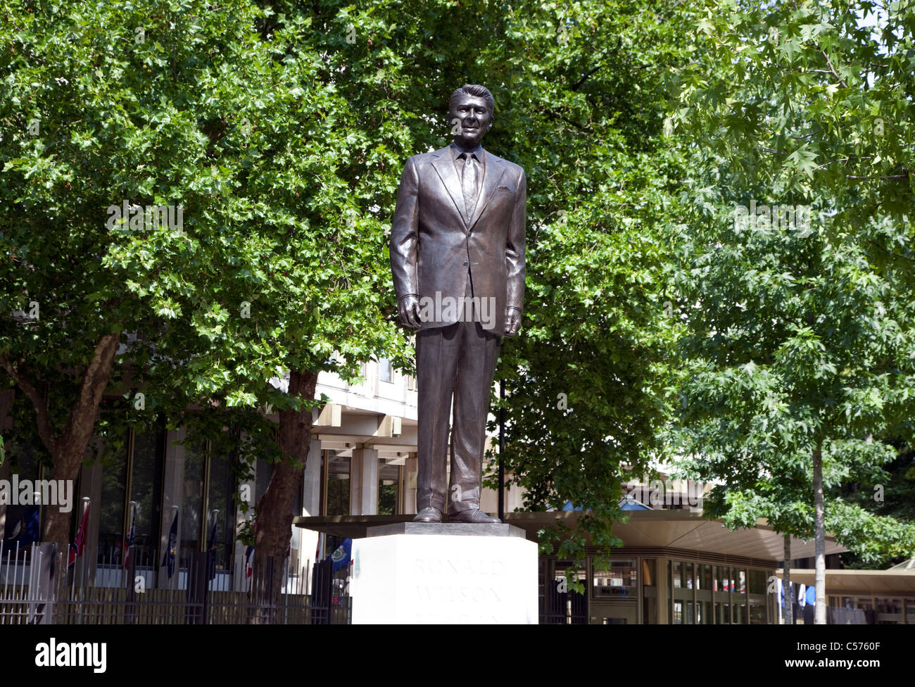 Ronald Reagan statue, Grosvenor Square, London Stock Photo - Alamy